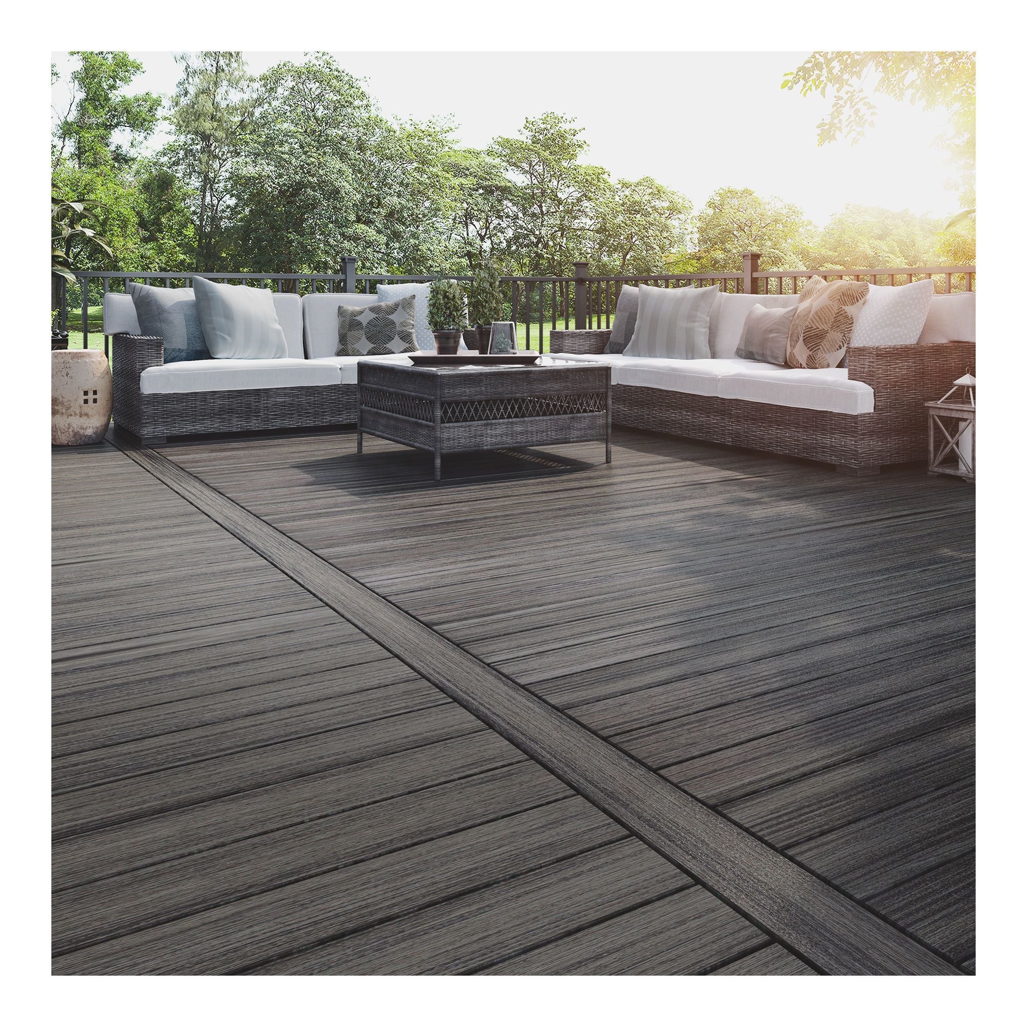 Planche de terrasse en composite Vista de DECKORATORS | BMR