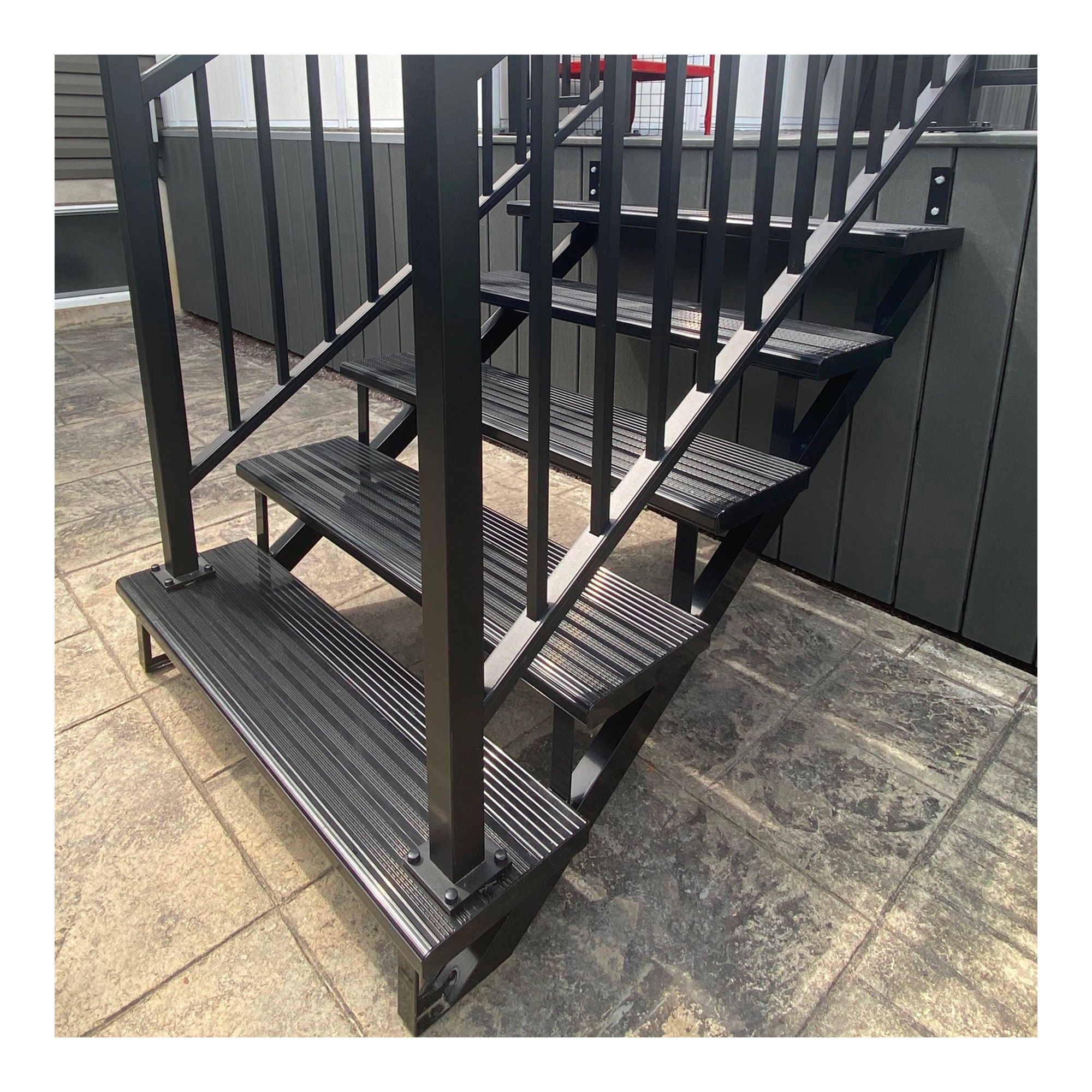 Stair Riser – Aluminum - 5 Stairs – Black - 45" from PRODUITS PYLEX | BMR