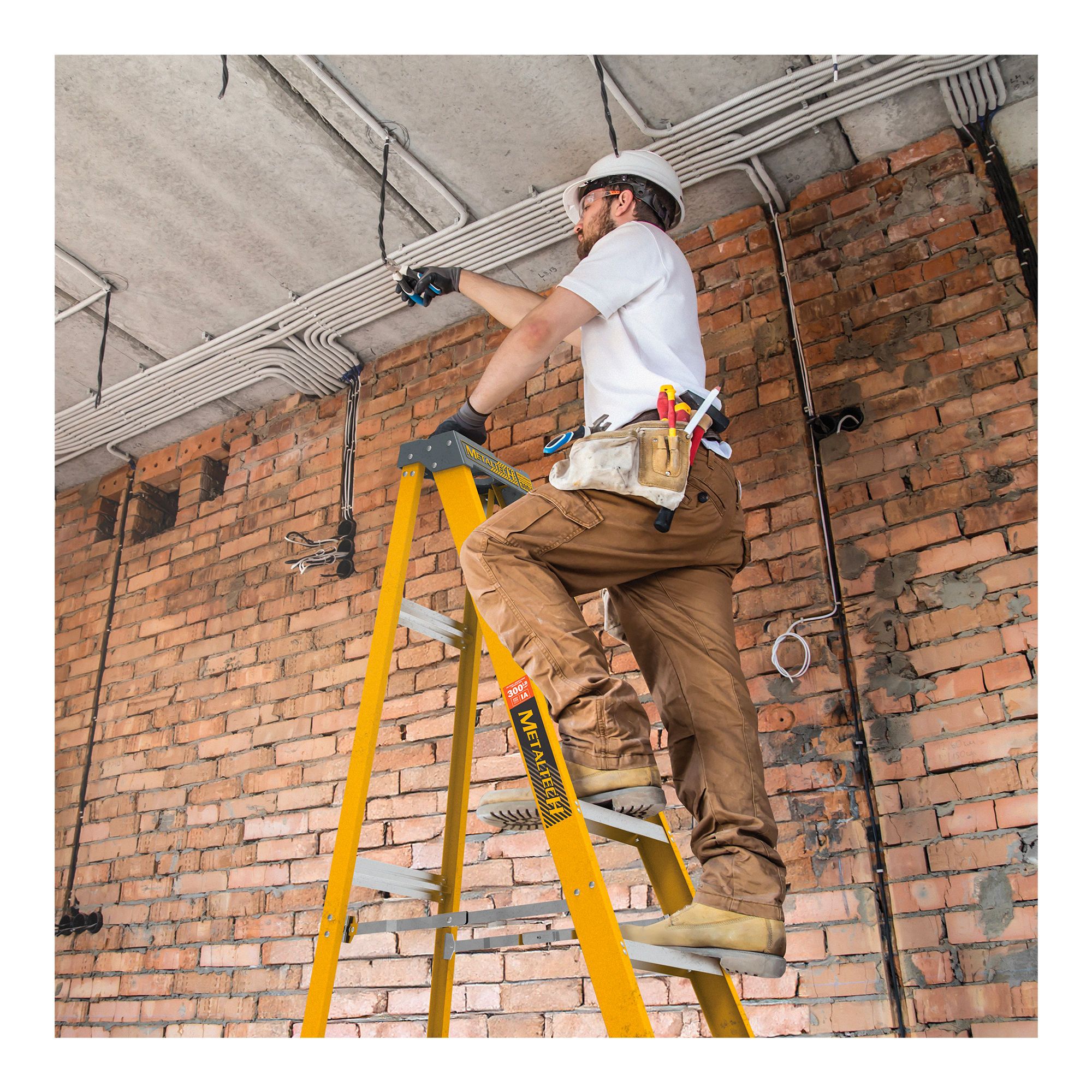 Fibreglass Step Ladder, 12-ft, Grade 1A from METALTECH | BMR